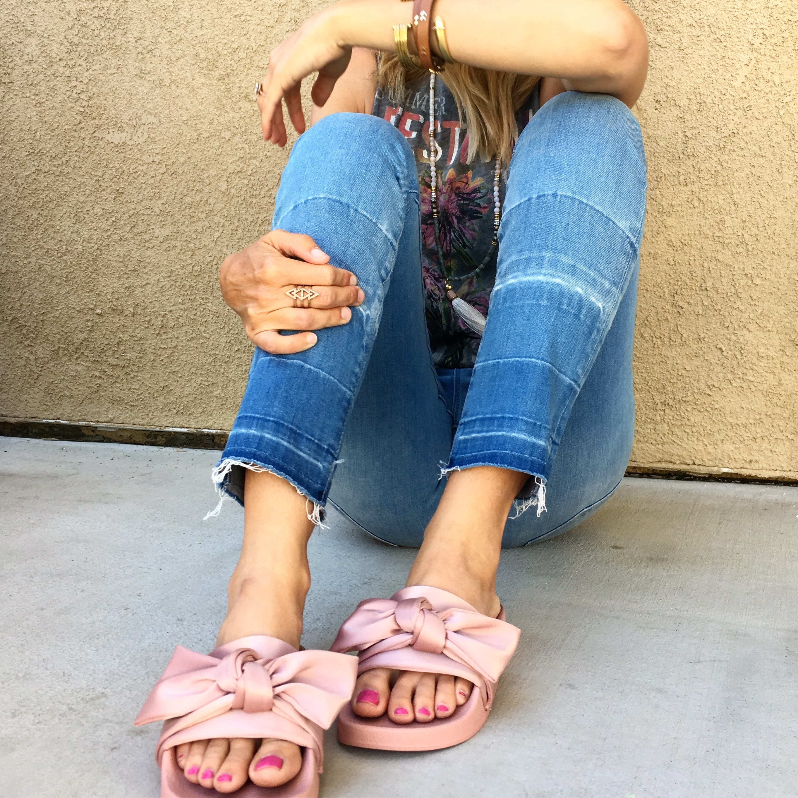 90's Sliders are Back...... - Jaclyn De Leon Style